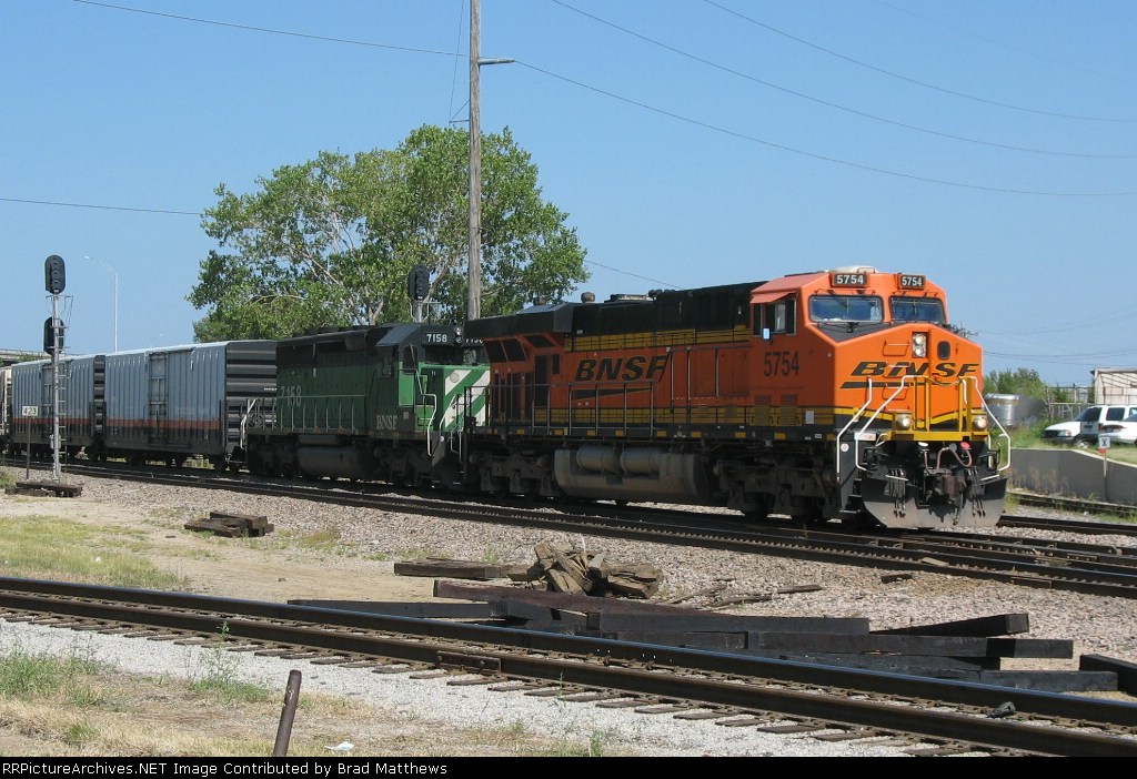 BNSF 5754 & 7158